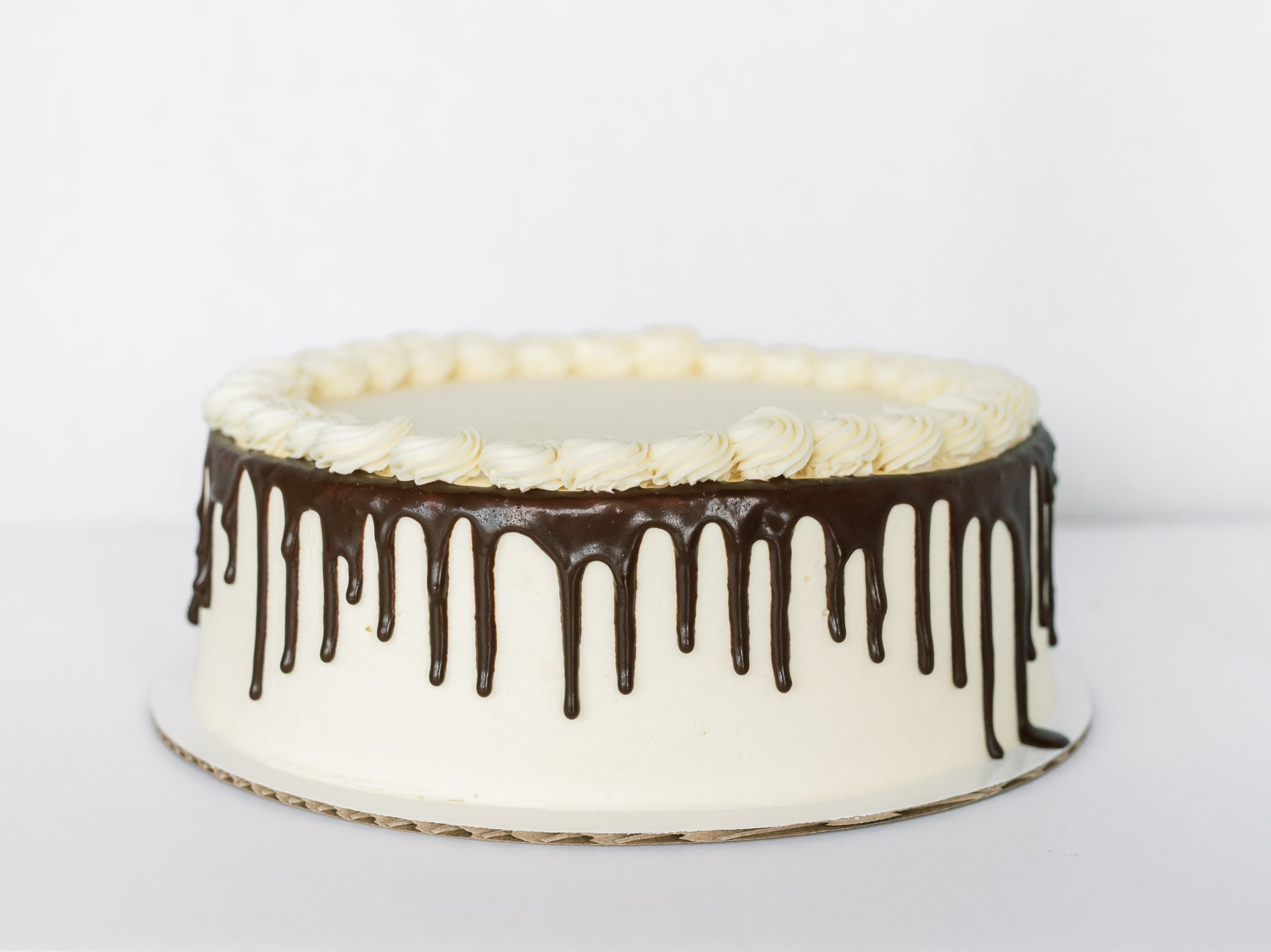 Reverse Retro Cake – Unrefined Bakery